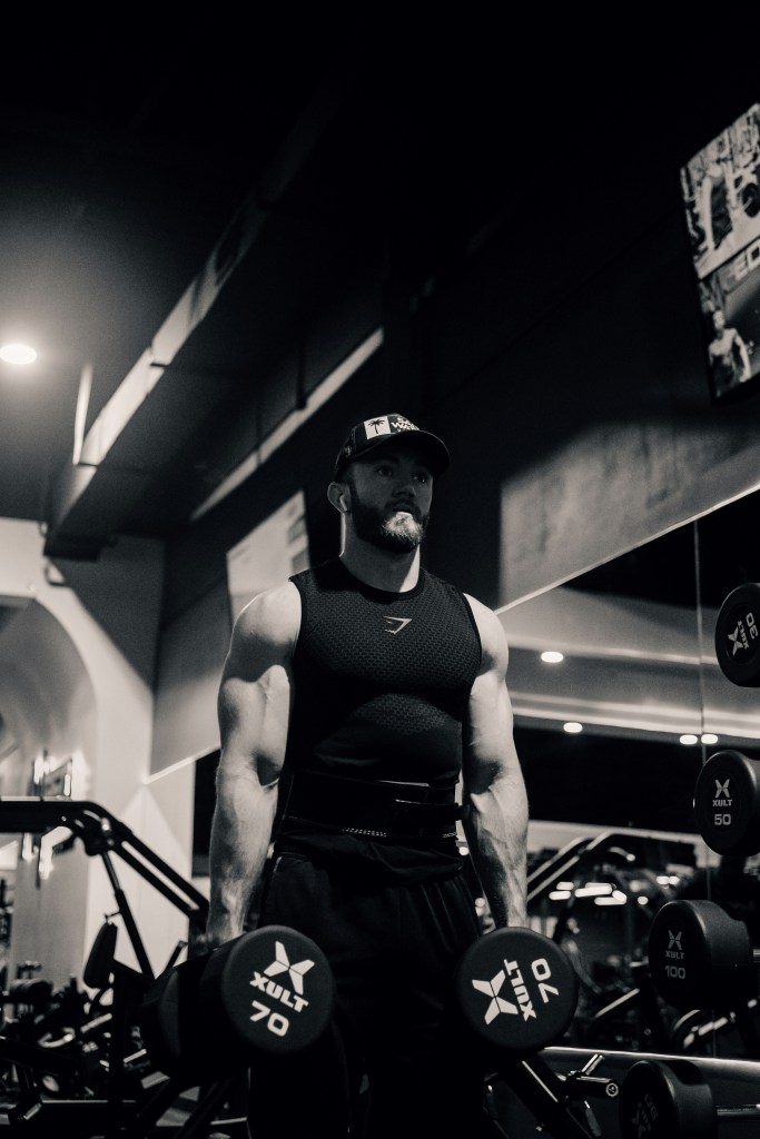 8 Best Traps-Building Dumbbell Exercises – Exercise Addicts